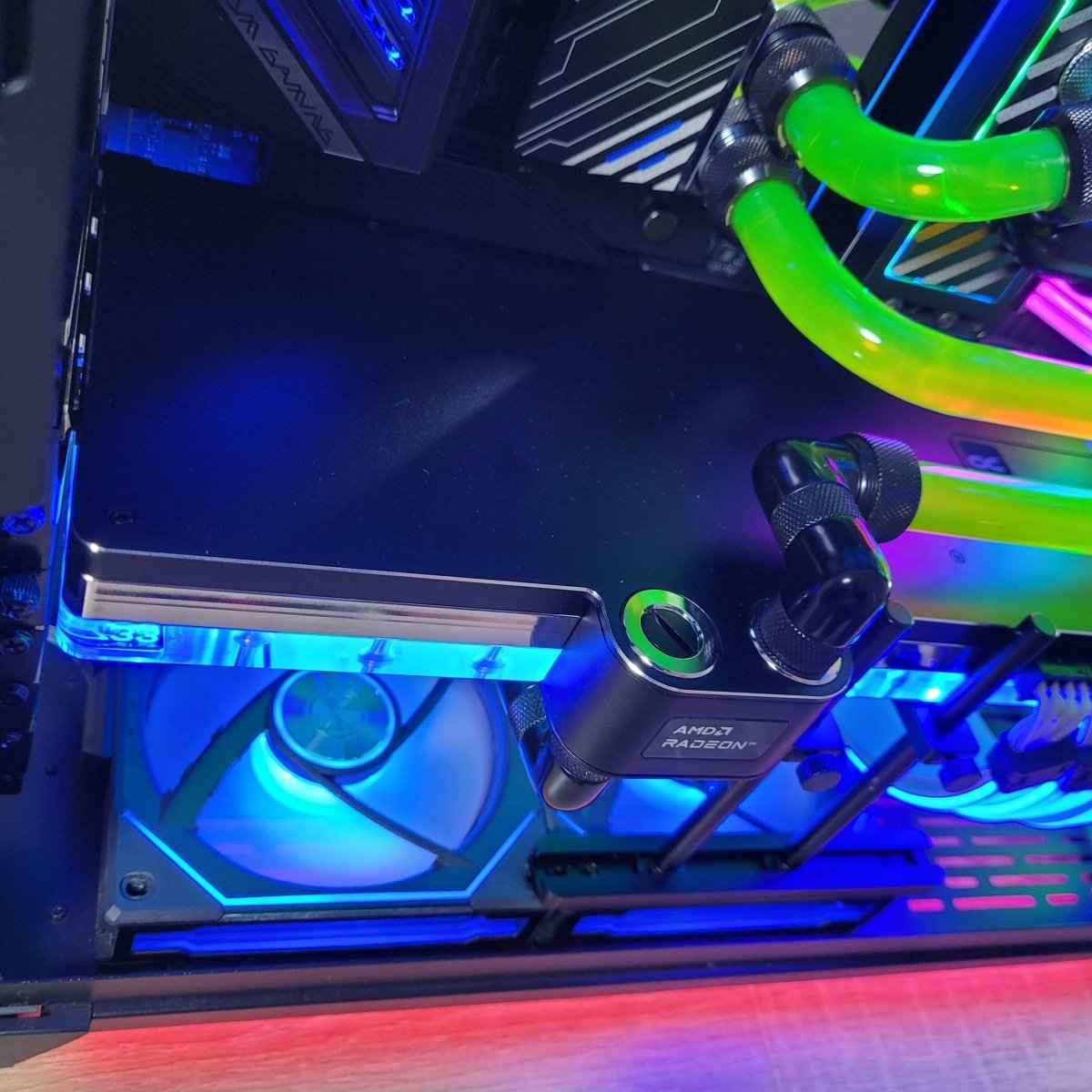 Custom Water Loop | Lian Li | Alphacool | Ryzen 9 9950x3D | AMD Gaming ...